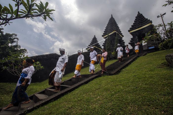 Celebrating 2020 Hindu's Kuningan Day During Covid-19 Pandemic - THE ...
