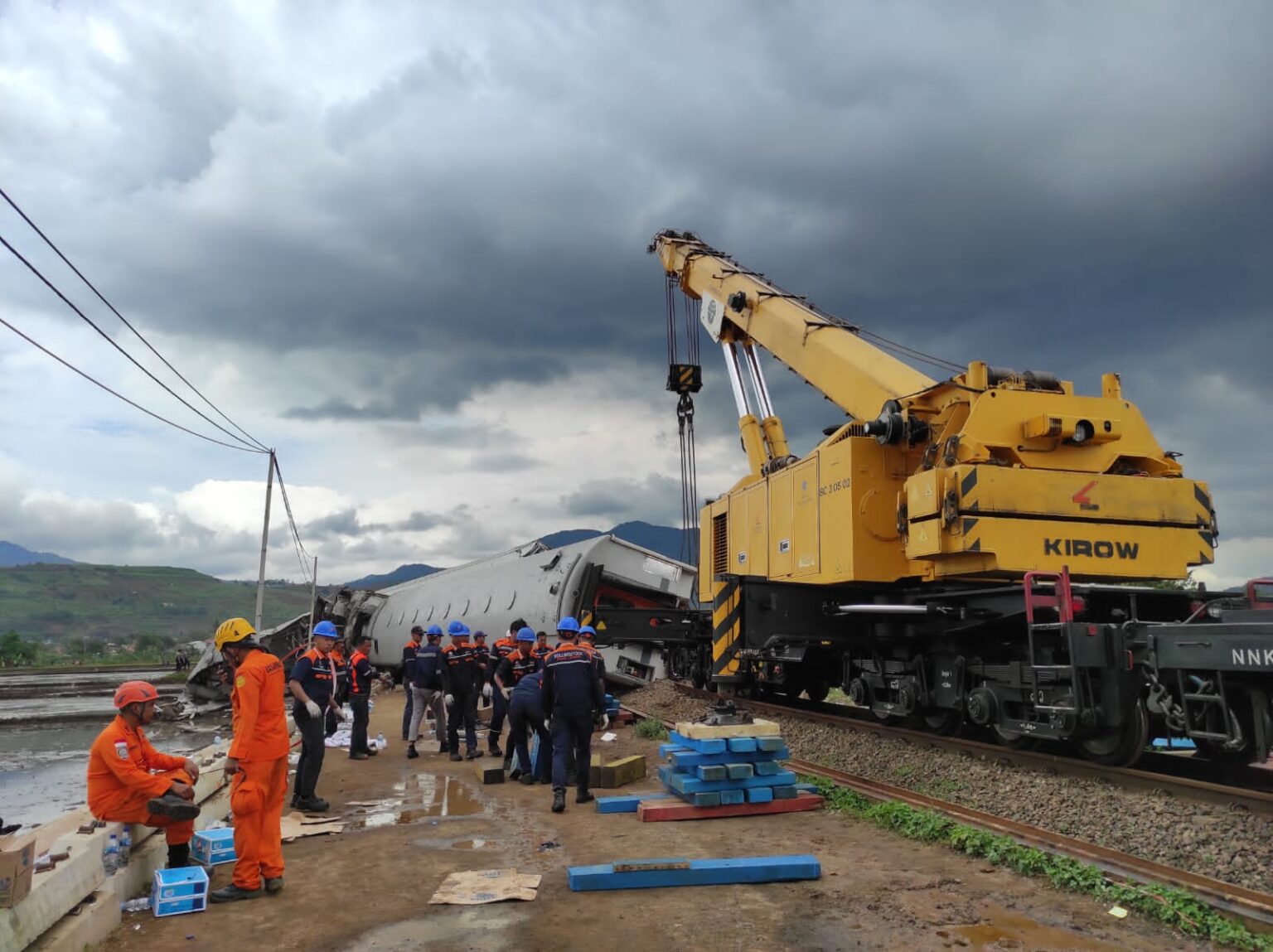 Trains' Compartments Evacuation Continues, Death Toll Rises to 4 - THE ...